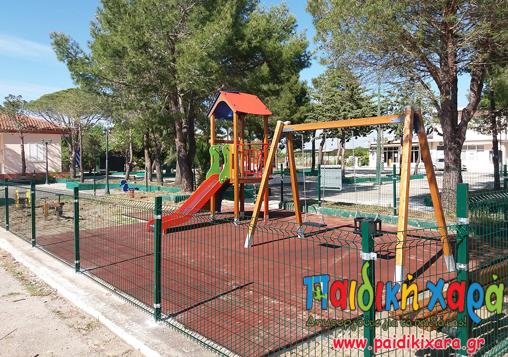 Ανακαίνιση παιδικής χαράς με ξύλινες κατασκευές