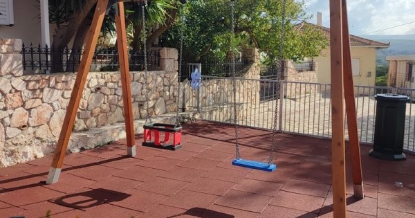 Ξύλινη διθέσια κούνια βαρέως τύπου (μικτή)